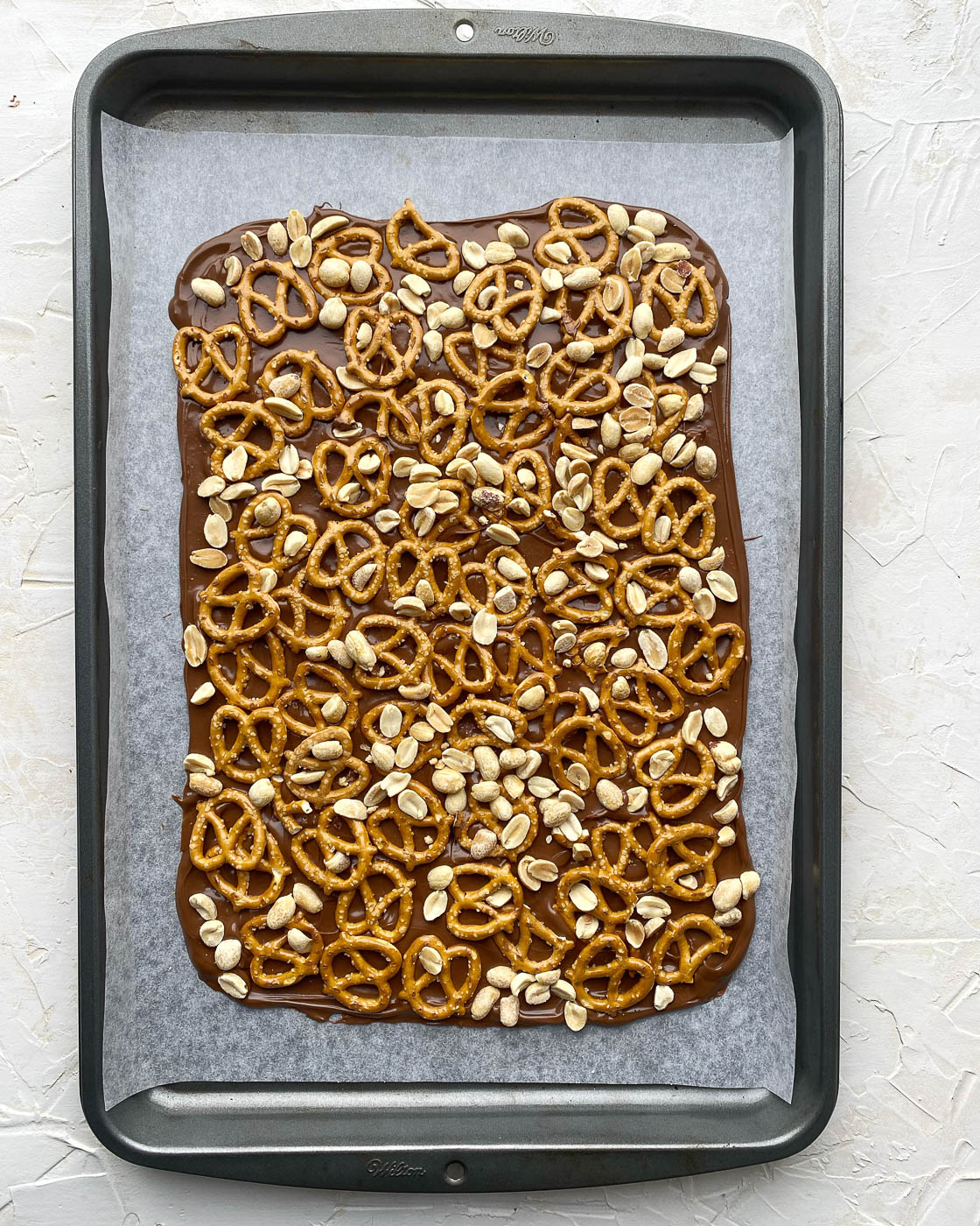 No bake Caramel Pretzel Crack Bars - Sweet Fix Baker