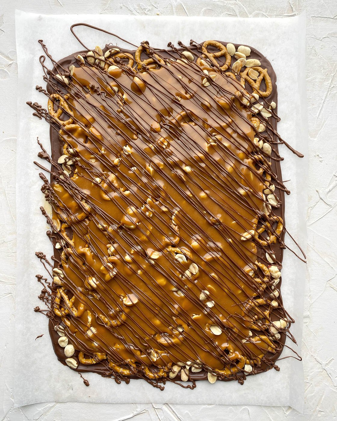 No bake Caramel Pretzel Crack Bars - Sweet Fix Baker