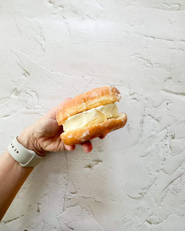 Easy Donut ice cream sandwiches (2 ingredients)